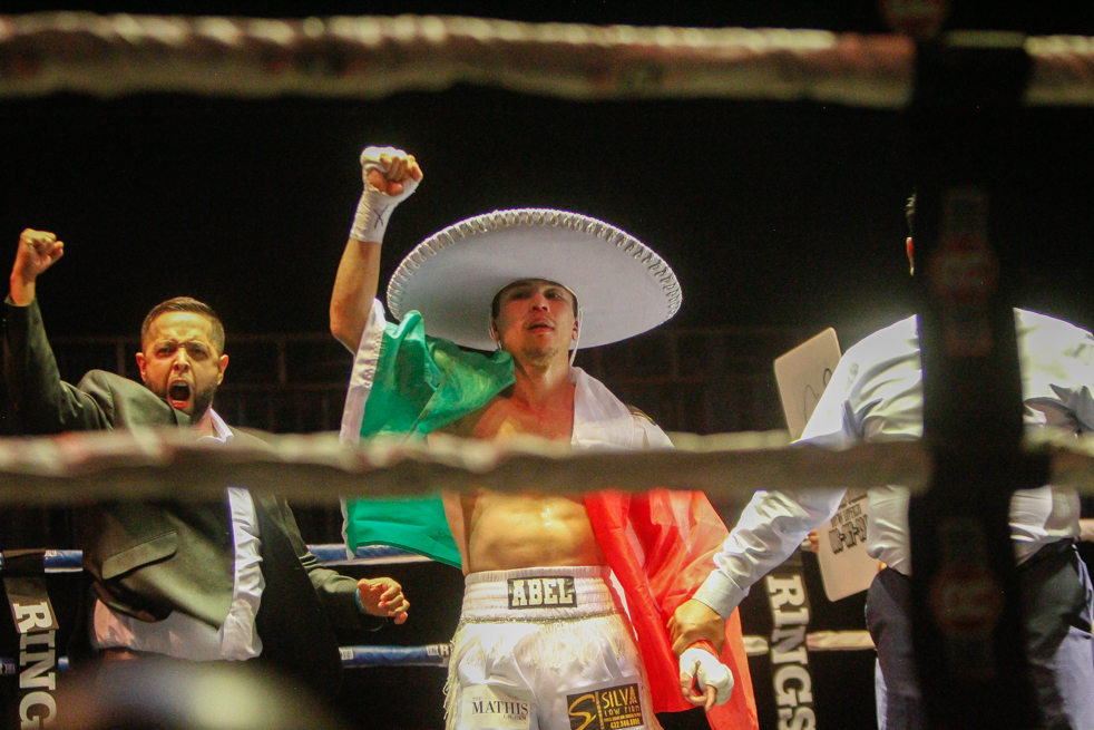Boxing: Mendoza maintains perfect record via split decision | Fort ...